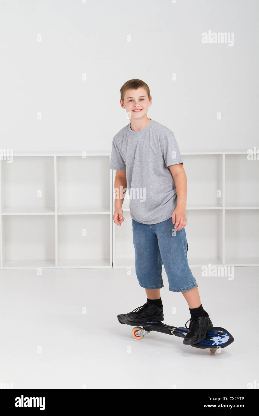 Teen boy speed skating hi-res stock photography and images - Alamy
