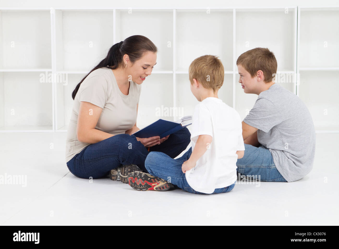 mother reading books to her kids Stock Photo - Alamy