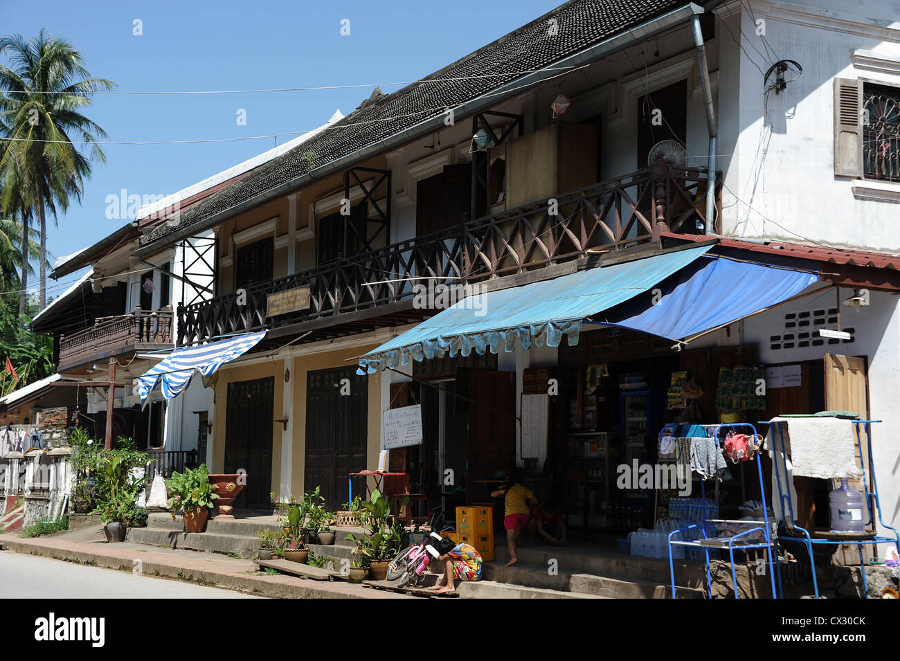 Riverfront shops hi-res stock photography and images - Alamy