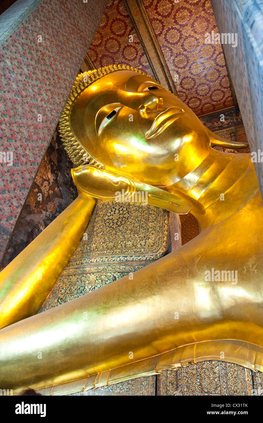 Gold reclining buddha hi-res stock photography and images - Alamy