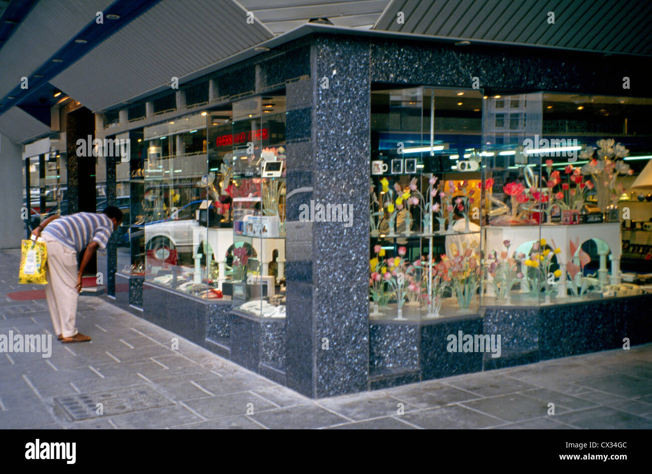 Dubai UAE Gift Shop Stock Photo - Alamy
