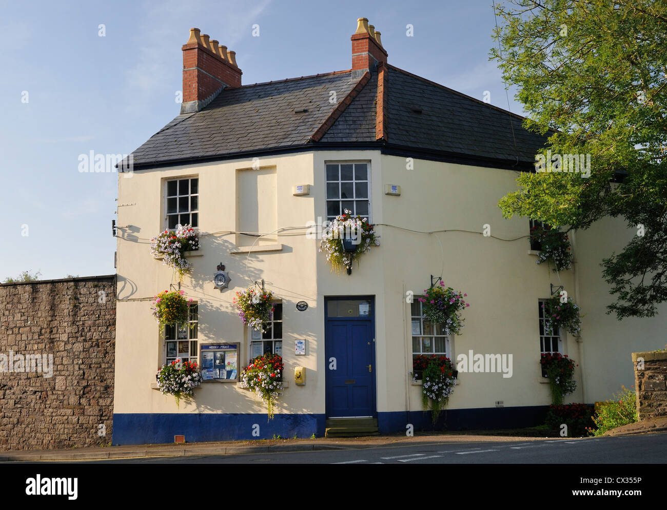 Village police station uk hi-res stock photography and images - Alamy
