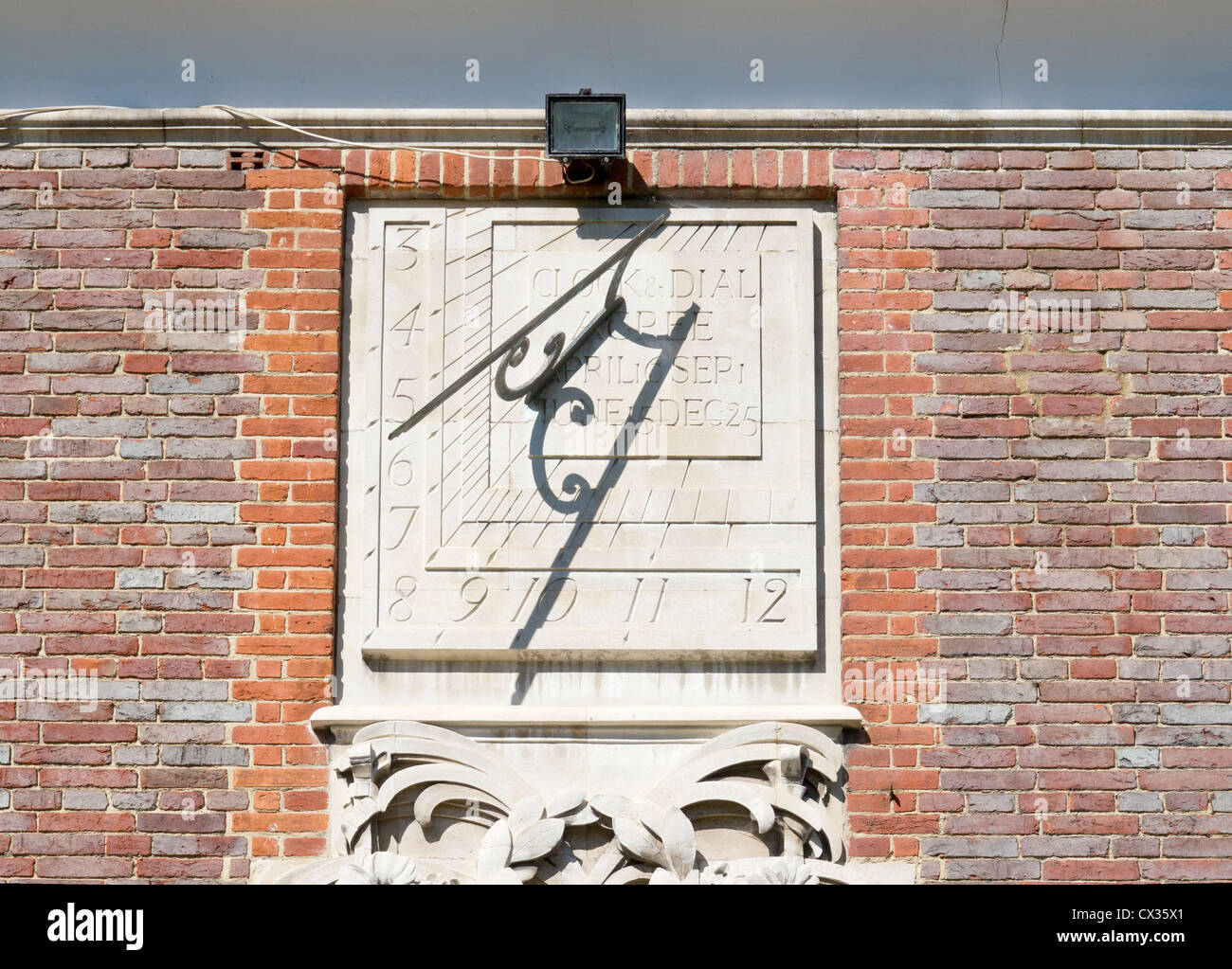 Sun dial hi-res stock photography and images - Alamy