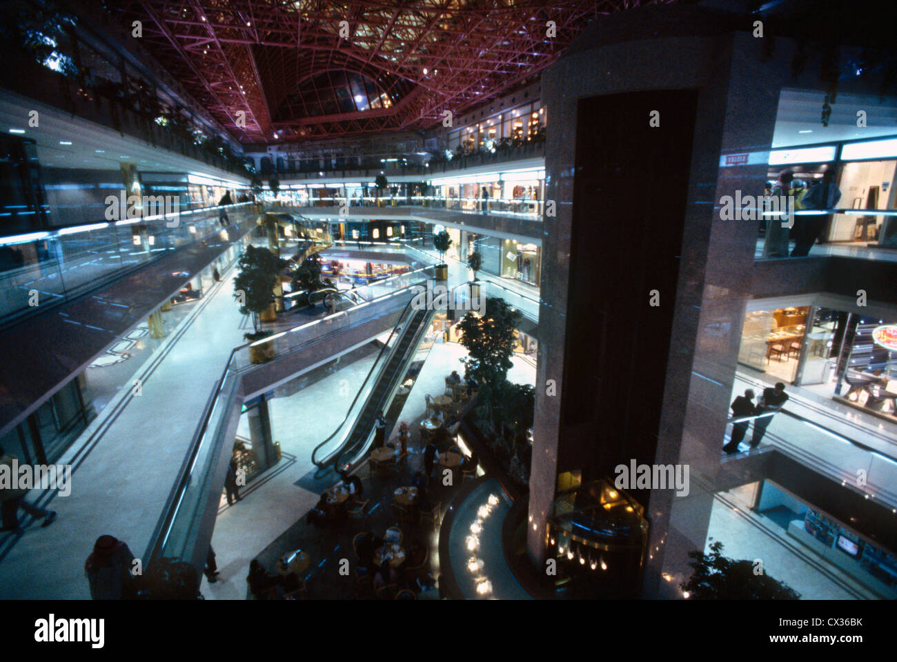 Kuwait Inside Shopping Mall Opposite Sultan Centre Stock Photo - Alamy