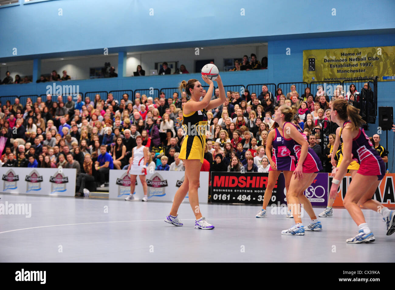 Girls Playing Netball High Resolution Stock Photography and Images - Alamy