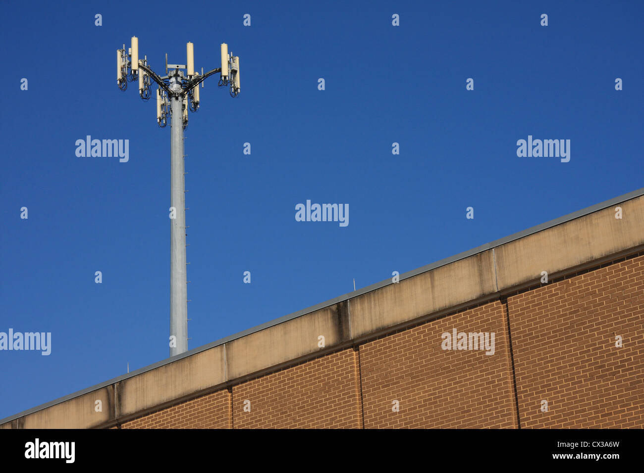 Broadband mast hi-res stock photography and images - Alamy