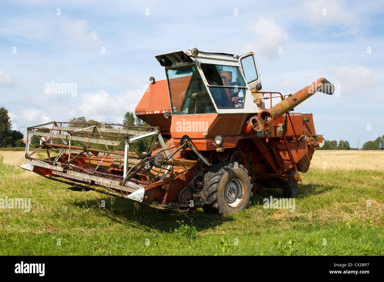 Old combine harvester hi-res stock photography and images - Alamy
