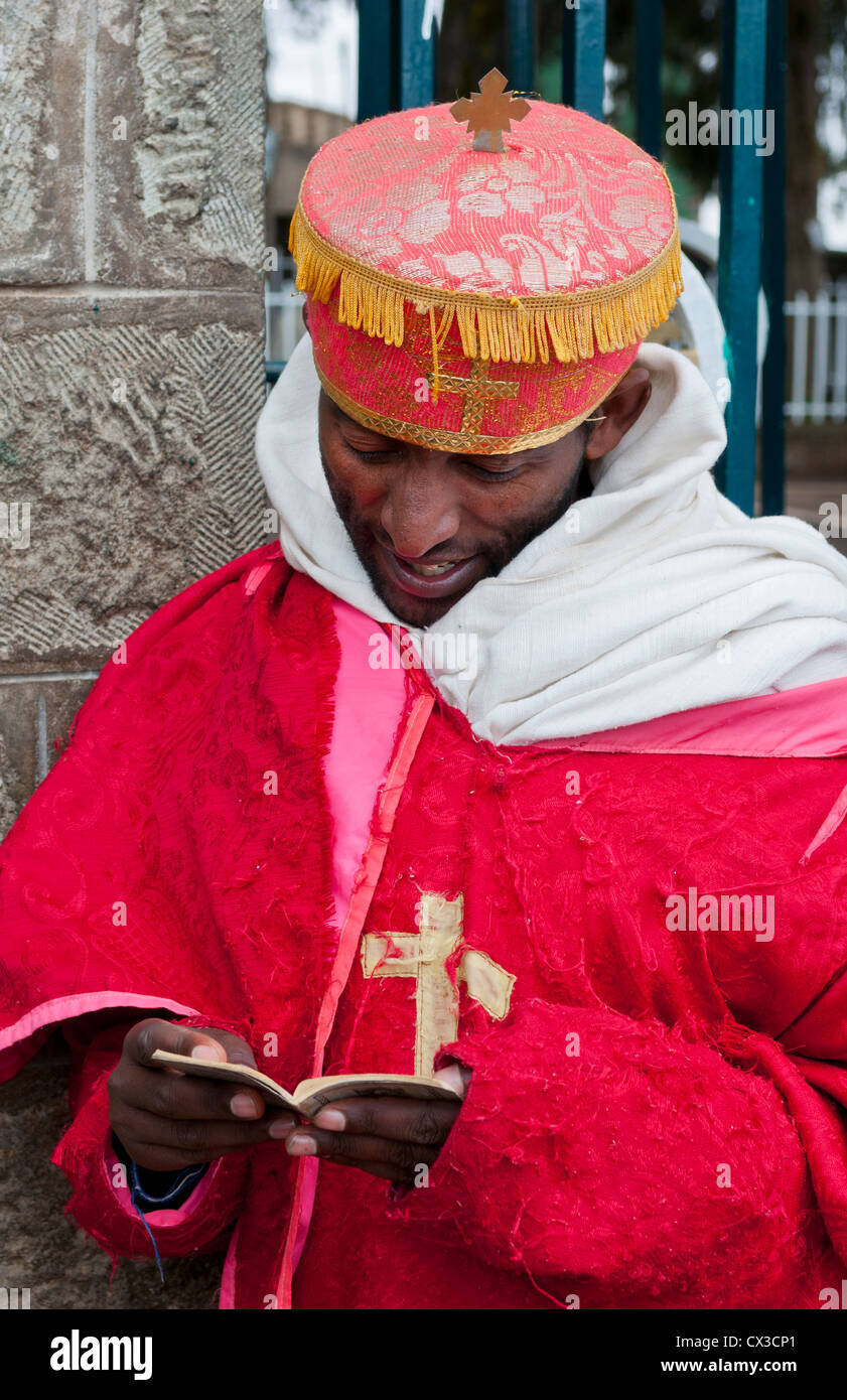 Red robe hi-res stock photography and images - Alamy