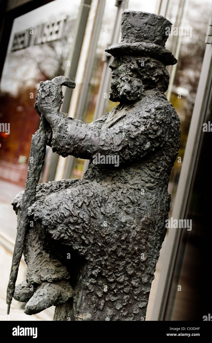 Statue of Henrik Ibsen, taken outside the Ibsen Museum, Oslo, Norway ...