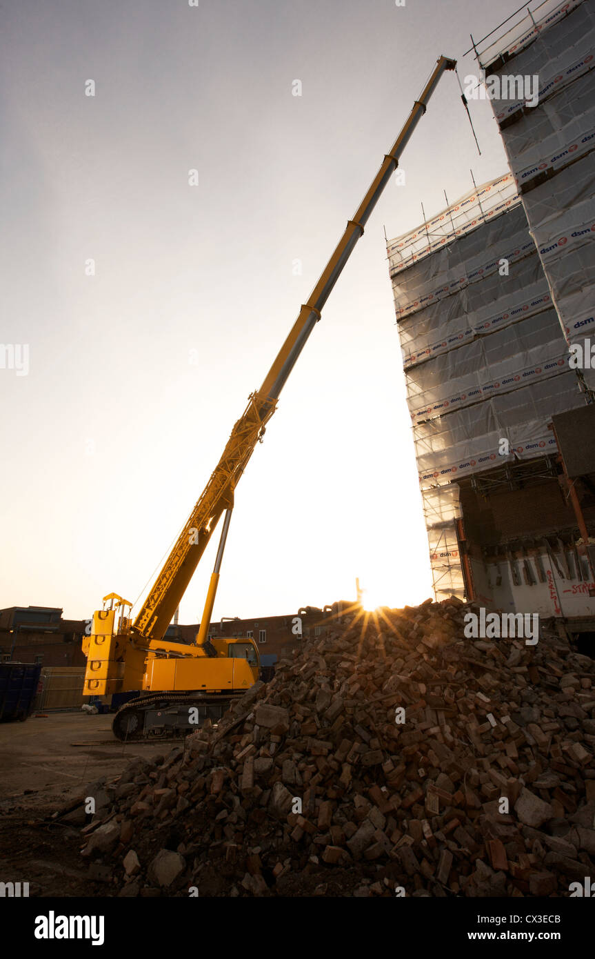 Demolition crane hi-res stock photography and images - Alamy