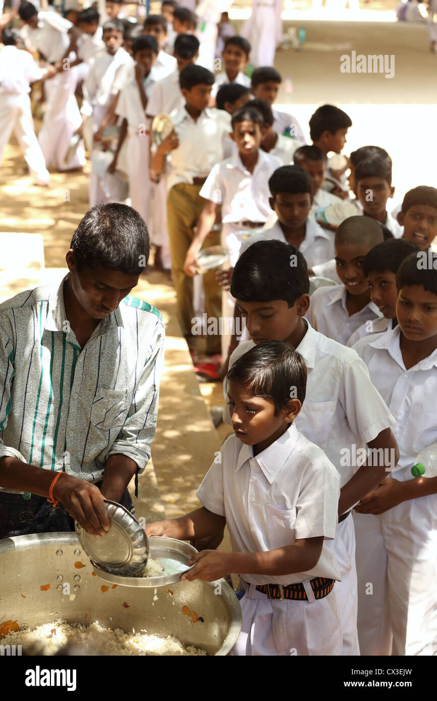 School canteen queue hi-res stock photography and images - Alamy