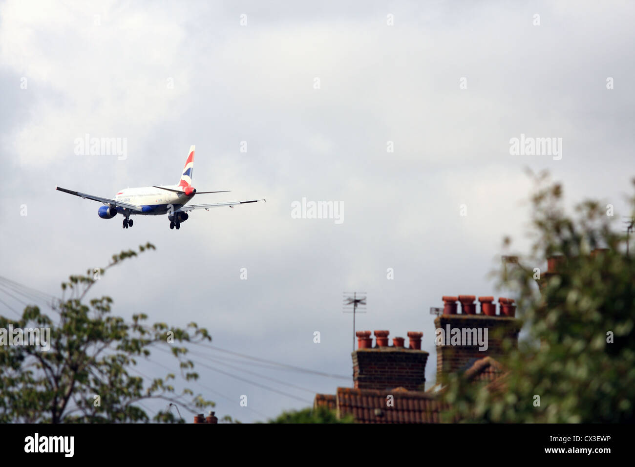 An aircraft flying over houses as it comes in to land at Heathrow ...