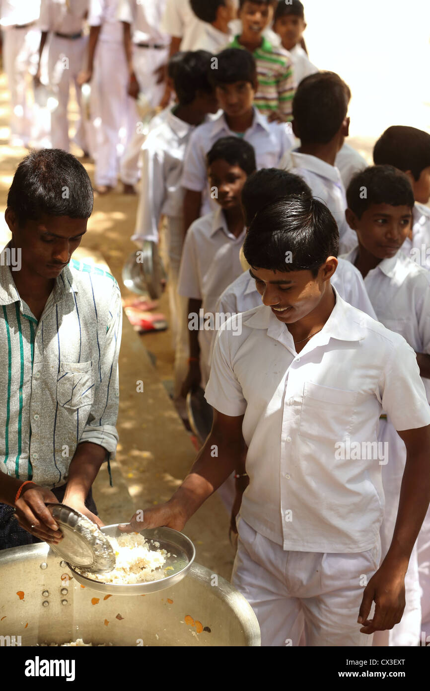 School canteen queue hi-res stock photography and images - Alamy