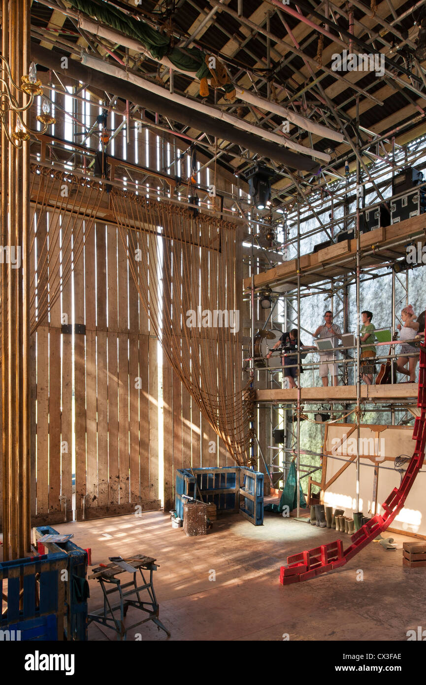 Chichester festival theatre stage hi-res stock photography and images ...