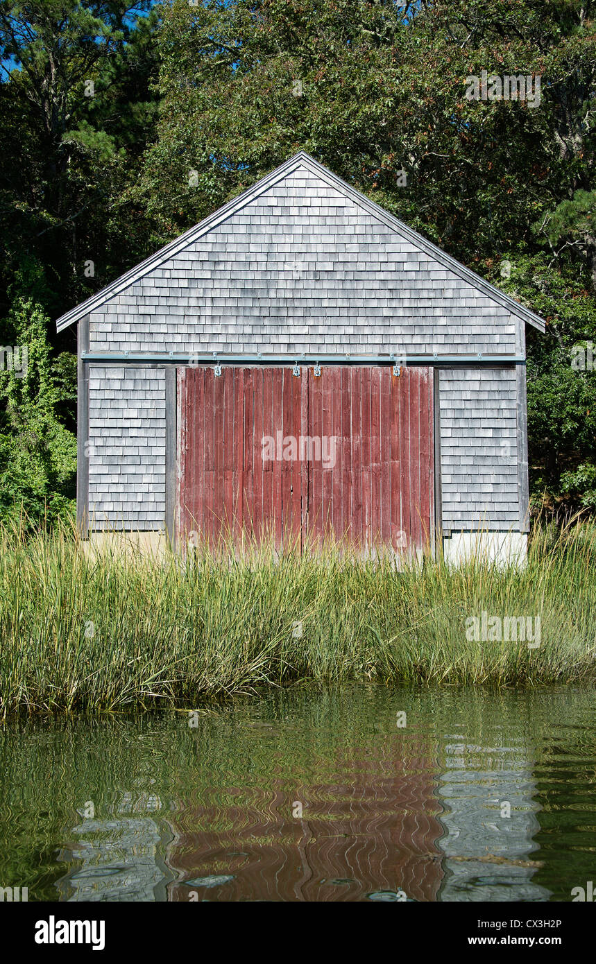 Rustic boathouse hi-res stock photography and images - Alamy