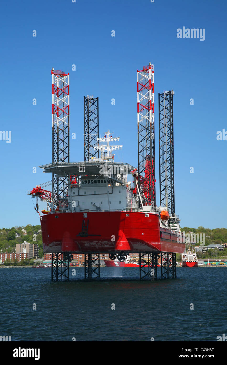 Jack up rig hi-res stock photography and images - Alamy