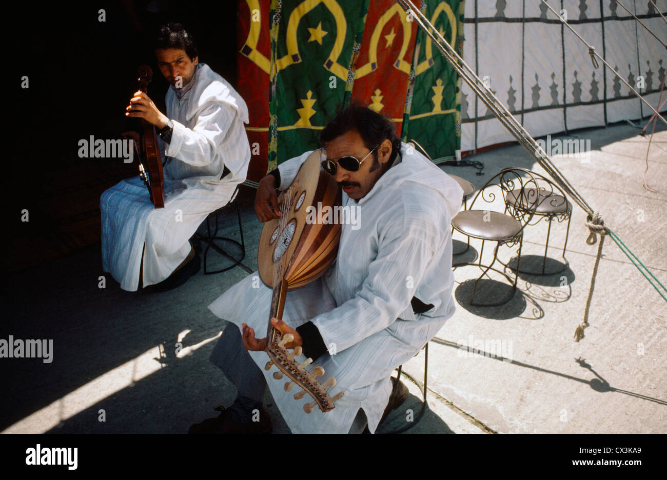 Oud instrument hi-res stock photography and images - Alamy