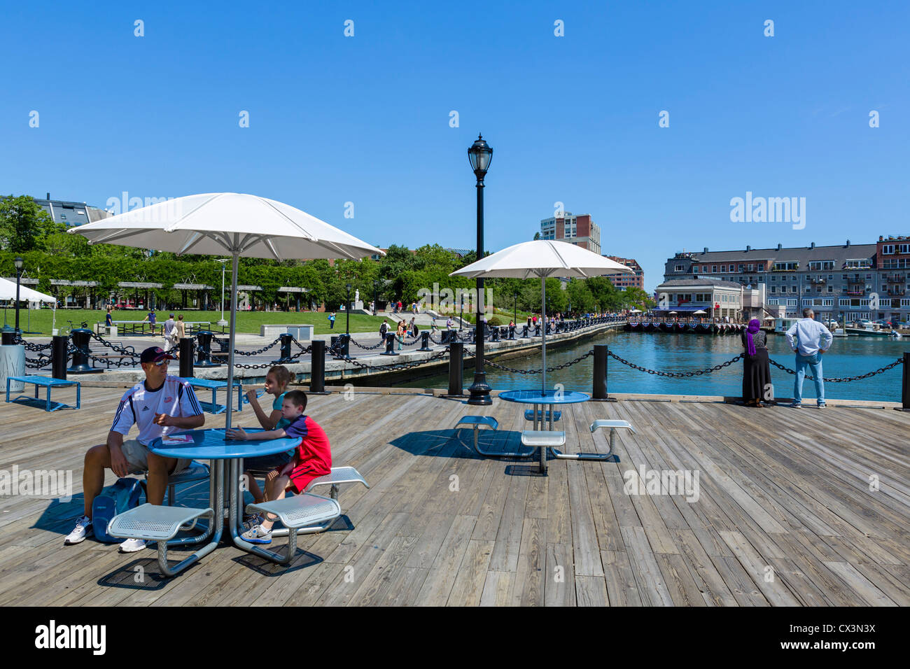Waterfront park restaurant hi-res stock photography and images - Alamy