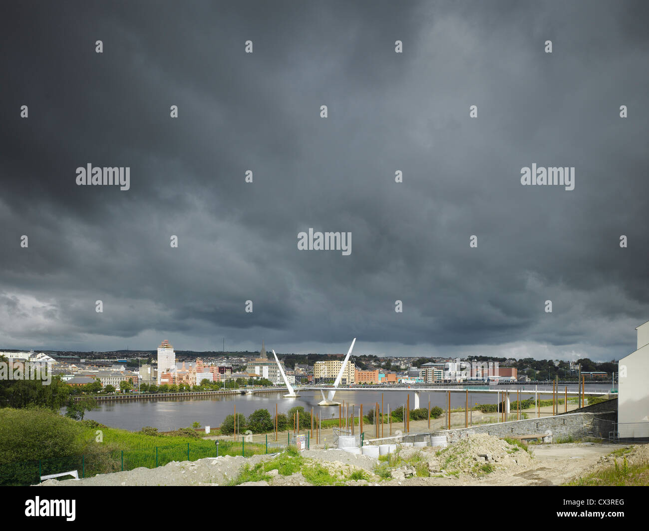 Peace Bridge, Derry, United Kingdom. Architect: Wilkinson Eyre ...