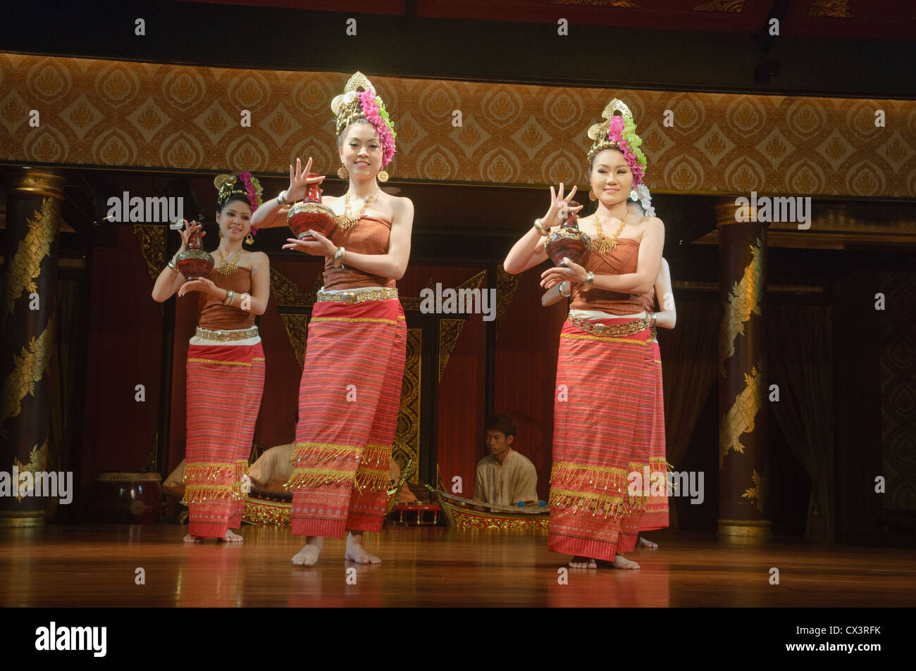 Classical thai dancers performing in hi-res stock photography and ...