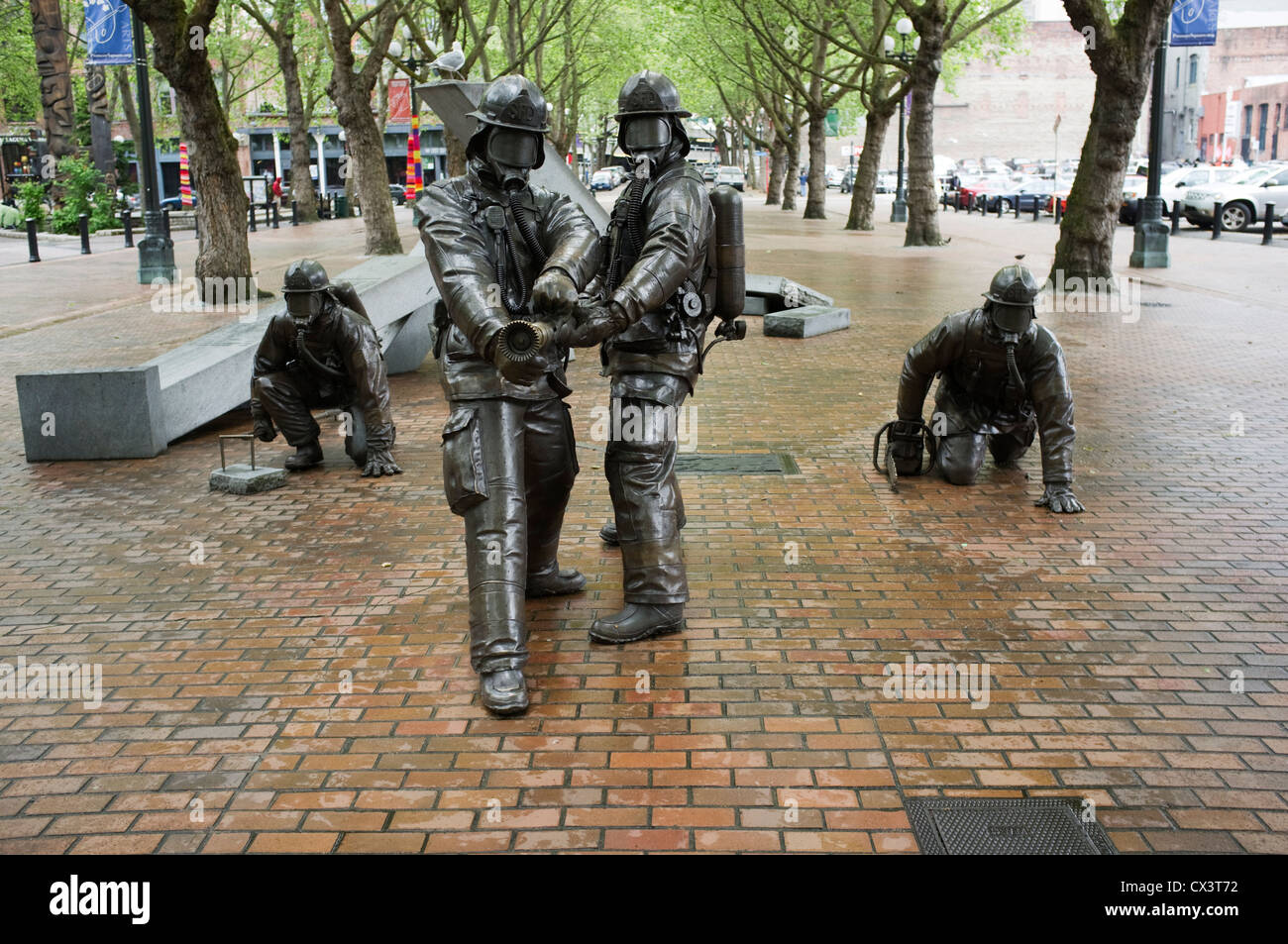 Life sized bronze statues hi-res stock photography and images - Alamy