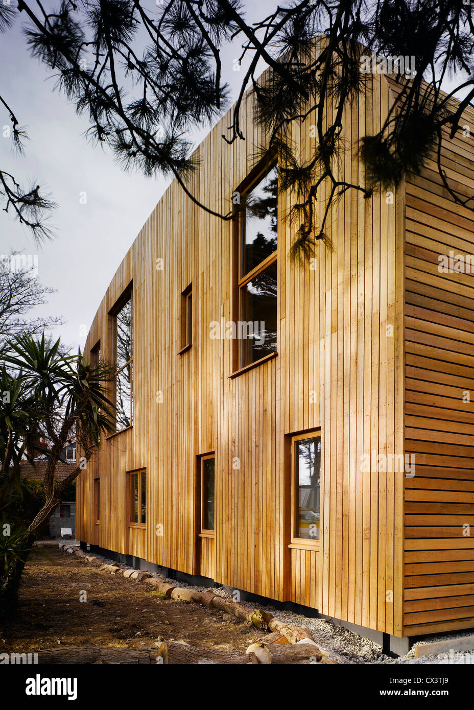 Western red cedar cladding hi-res stock photography and images - Alamy