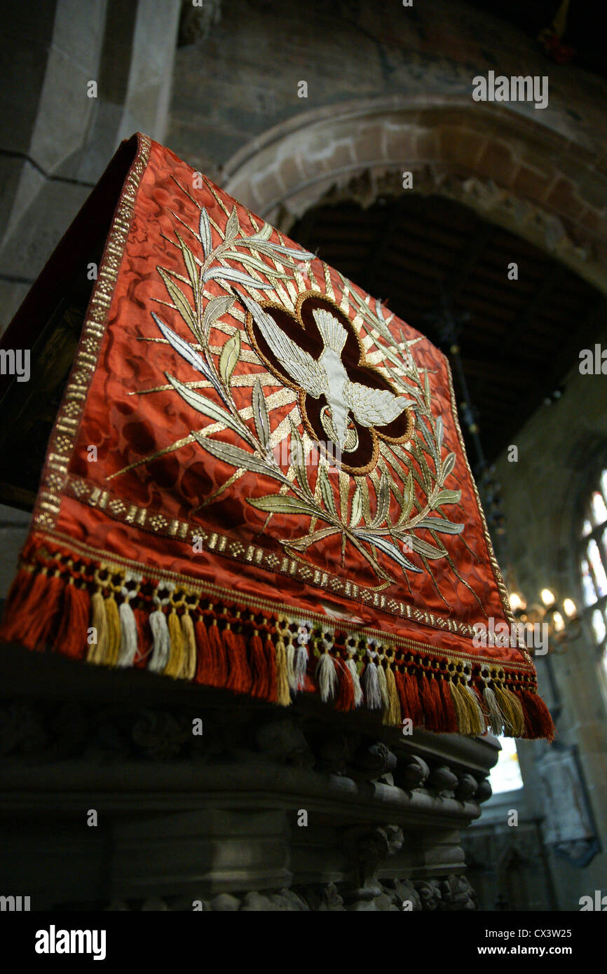 Pulpit cloth in Saint. Gile's Church, Wrexham, Wales Stock Photo - Alamy