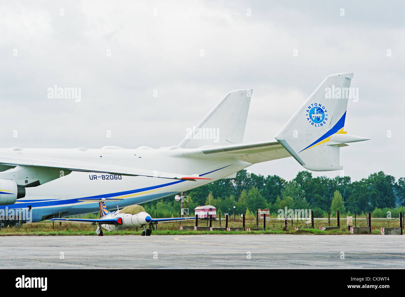 Cockpit antonov 225 hi-res stock photography and images - Alamy