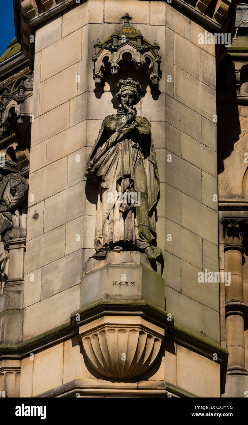 Statue of Queen Mary on Bradford City Hall Stock Photo - Alamy