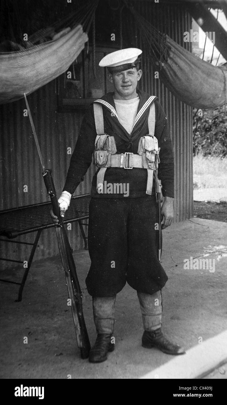 Royal navy uniform wwii hi-res stock photography and images - Alamy