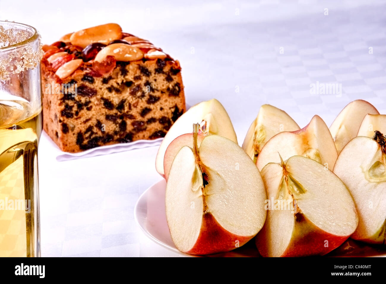 Apple segments hi-res stock photography and images - Alamy