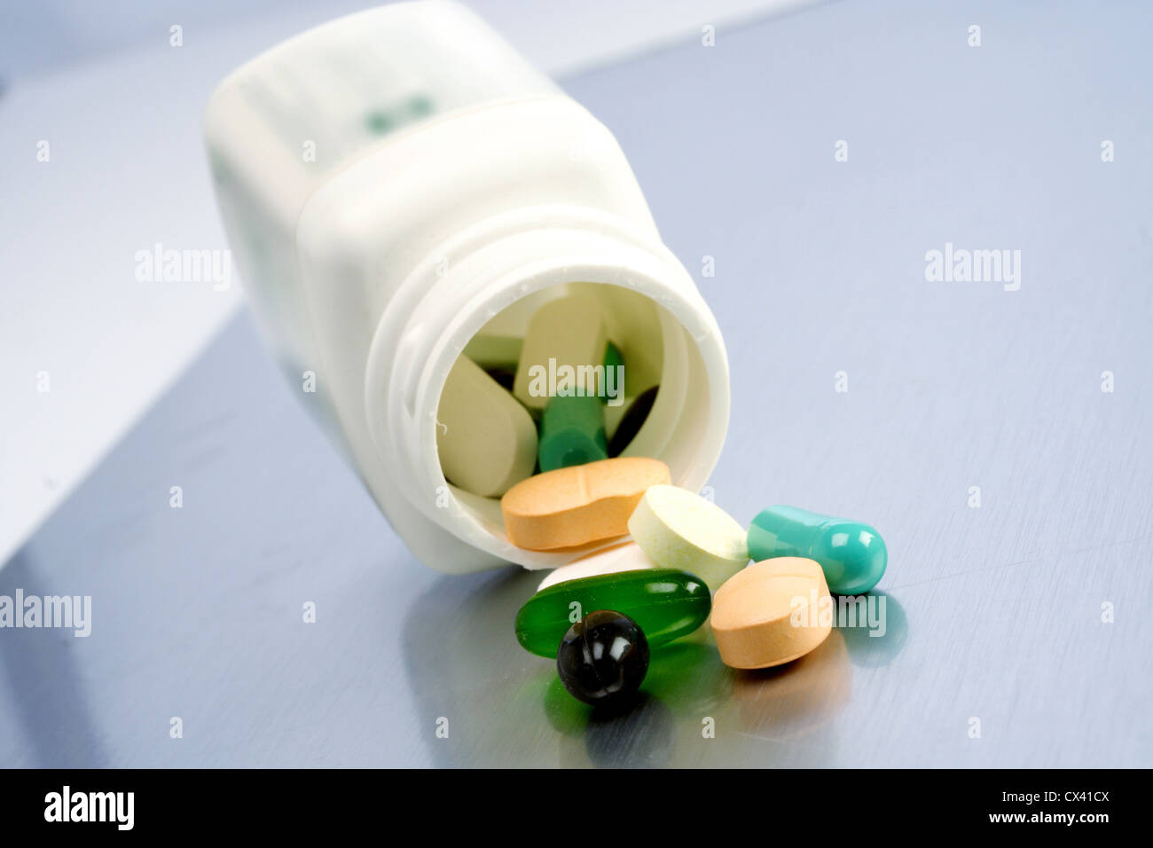 Pills spilling out of bottle - Medical prescription Stock Photo - Alamy