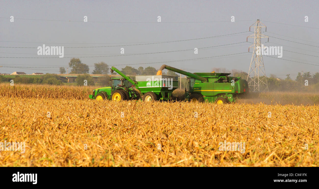 John deere combine harvest corn hi-res stock photography and images - Alamy