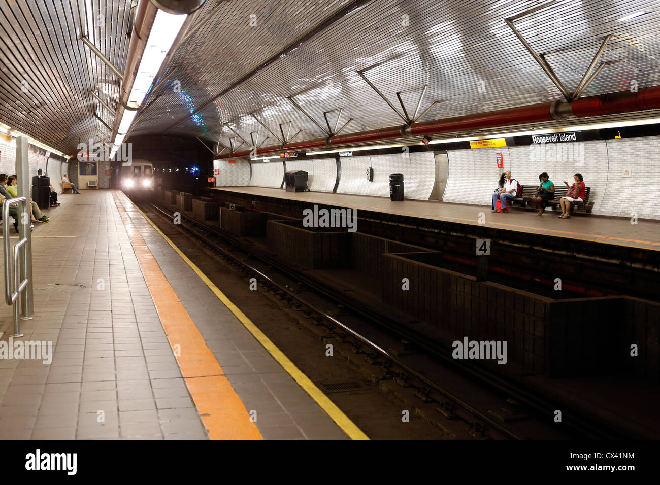 Manhattan Bound "F" Train Approaching the Roosevelt Island Station, New ...
