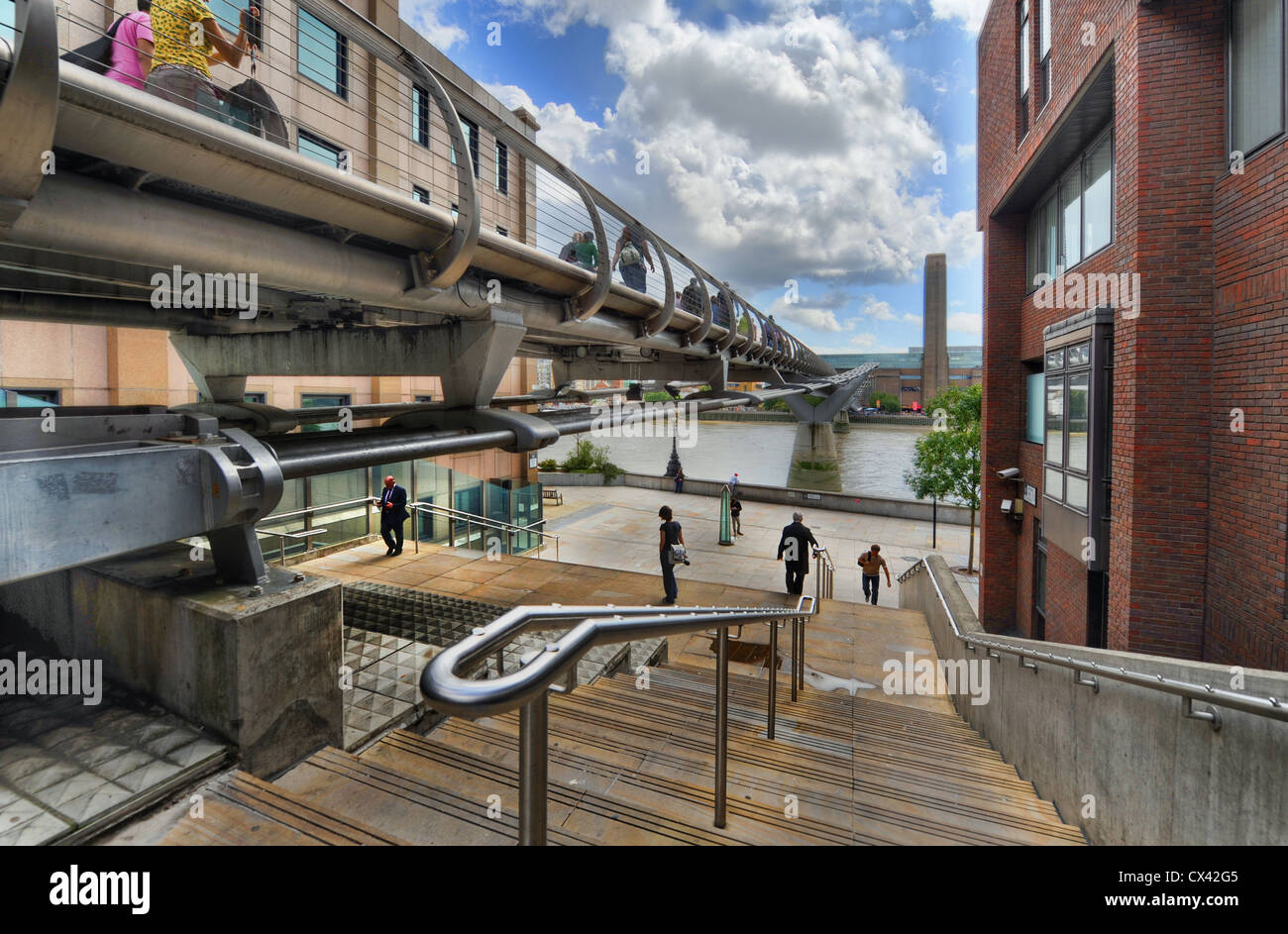 London blitz bridge hi-res stock photography and images - Alamy