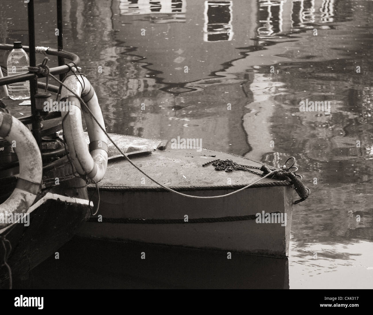 Boat reflections water hi-res stock photography and images - Alamy