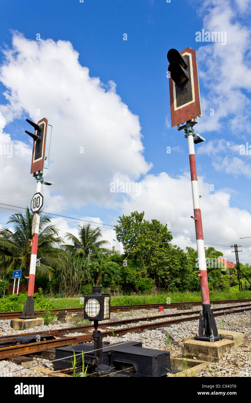 Alarm Lights used to warn about incoming Train Stock Photo - Alamy