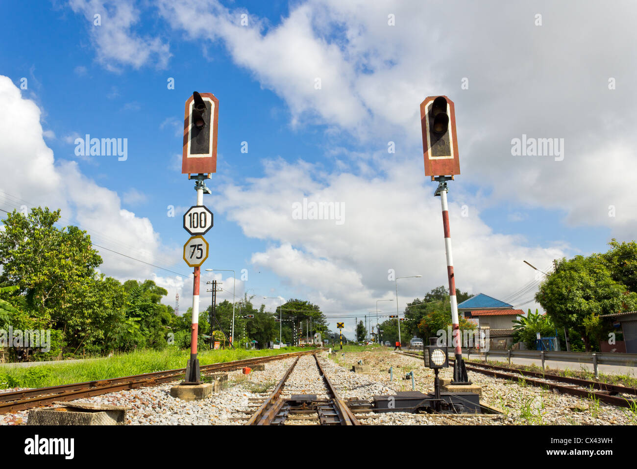 Alarm Lights used to warn about incoming Train Stock Photo - Alamy