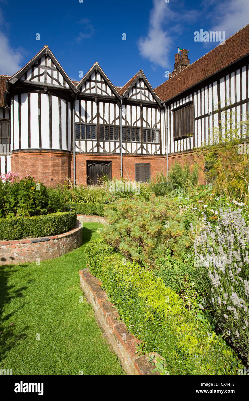 Medieval manor house hi-res stock photography and images - Alamy