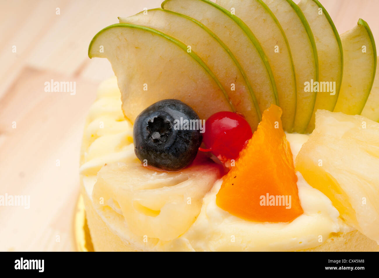 fresh berry fruit cream cake pastry closeup Stock Photo - Alamy