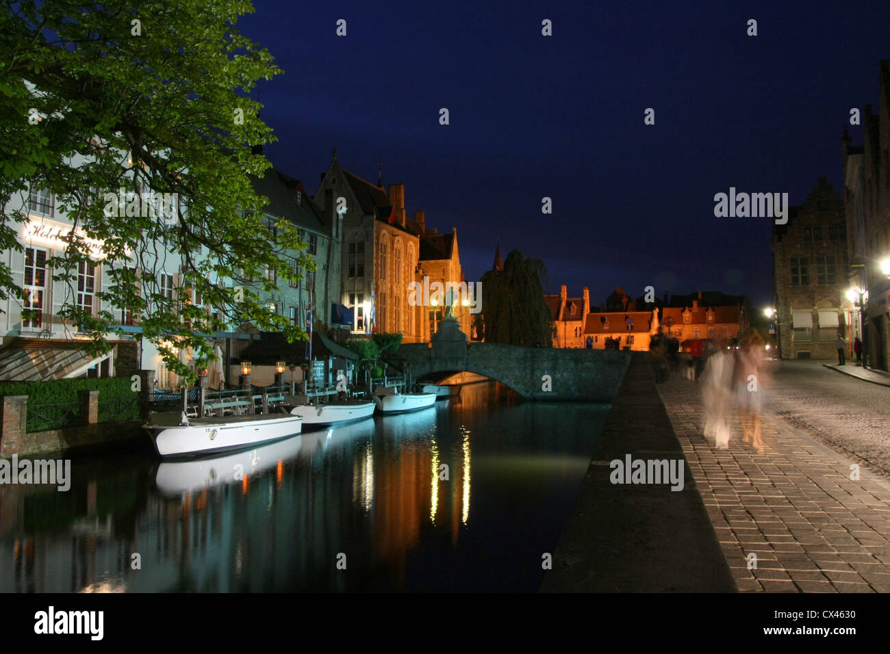 Ghostly figures hi-res stock photography and images - Alamy