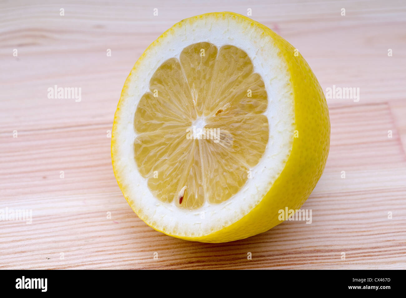 Lemon half cut hi-res stock photography and images - Alamy