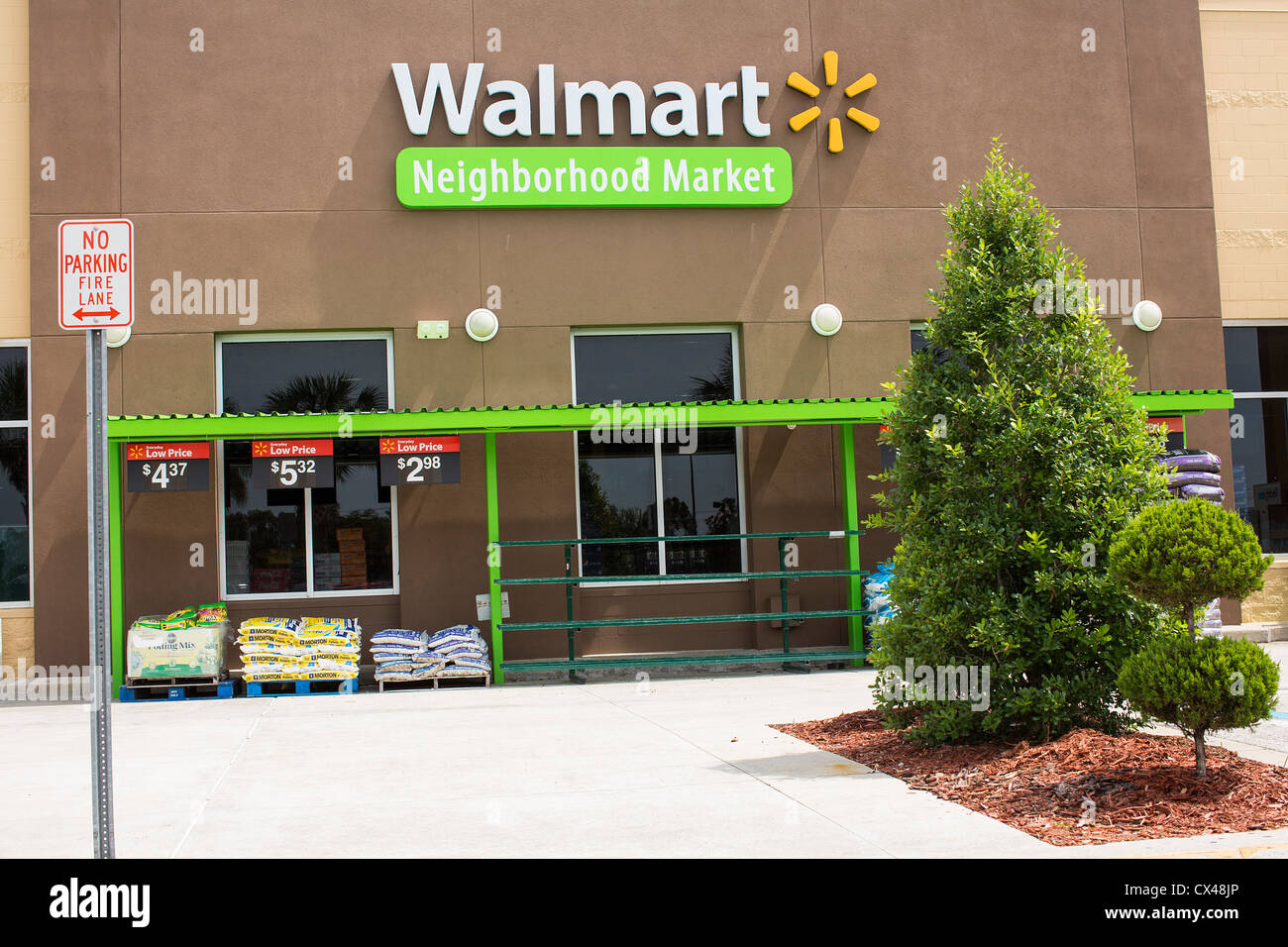 Neighborhood Store High Resolution Stock Photography and Images - Alamy