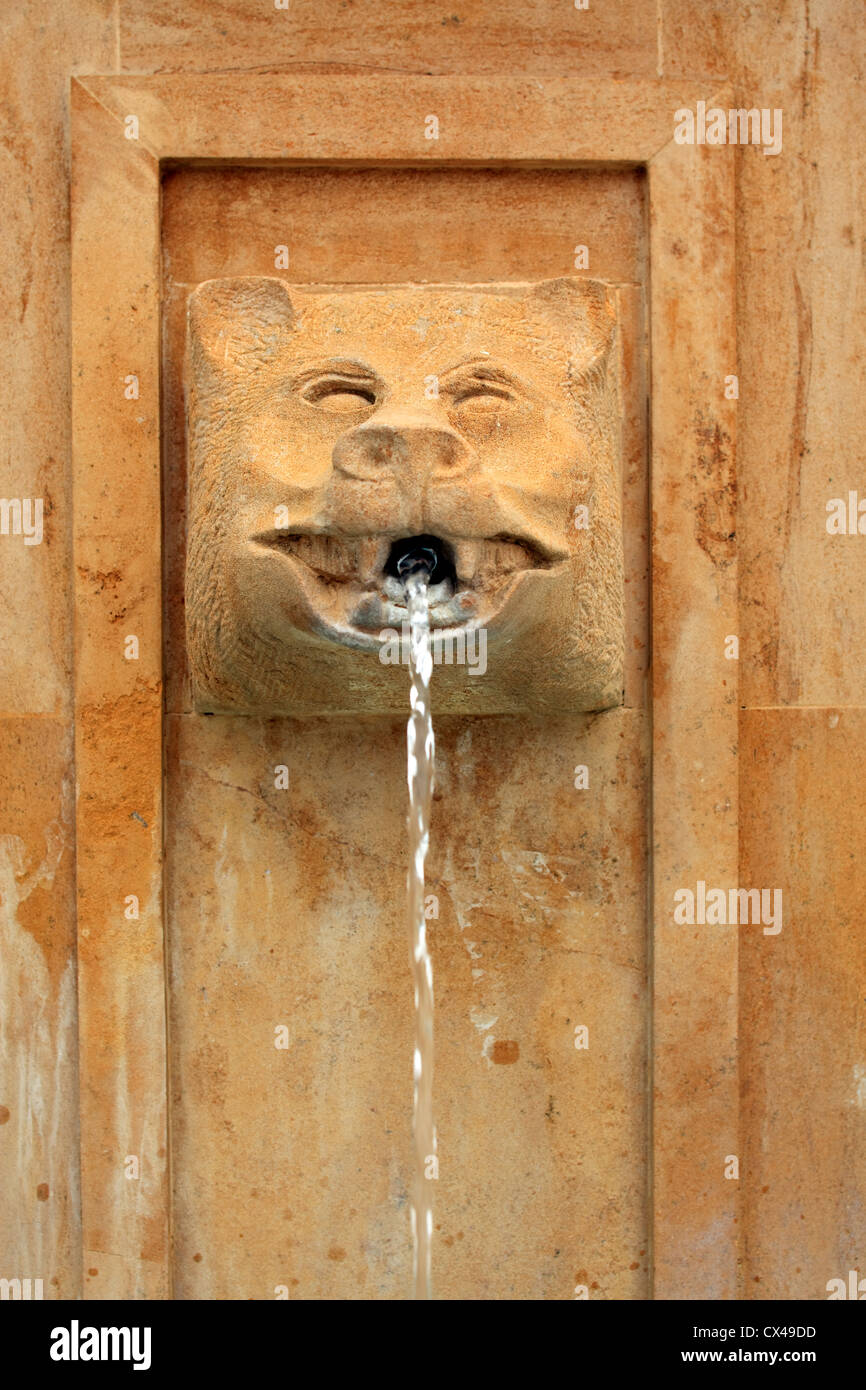 Pig fountain hi-res stock photography and images - Alamy