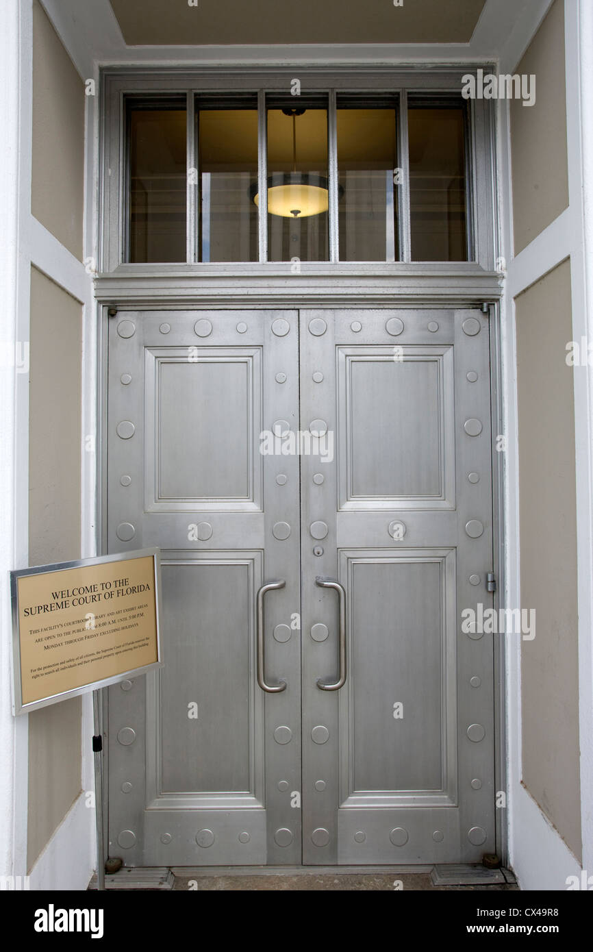 Supreme court doors hi-res stock photography and images - Alamy