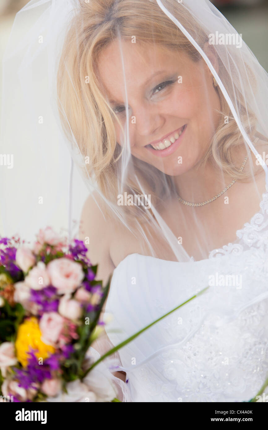Blond bride hi-res stock photography and images - Alamy