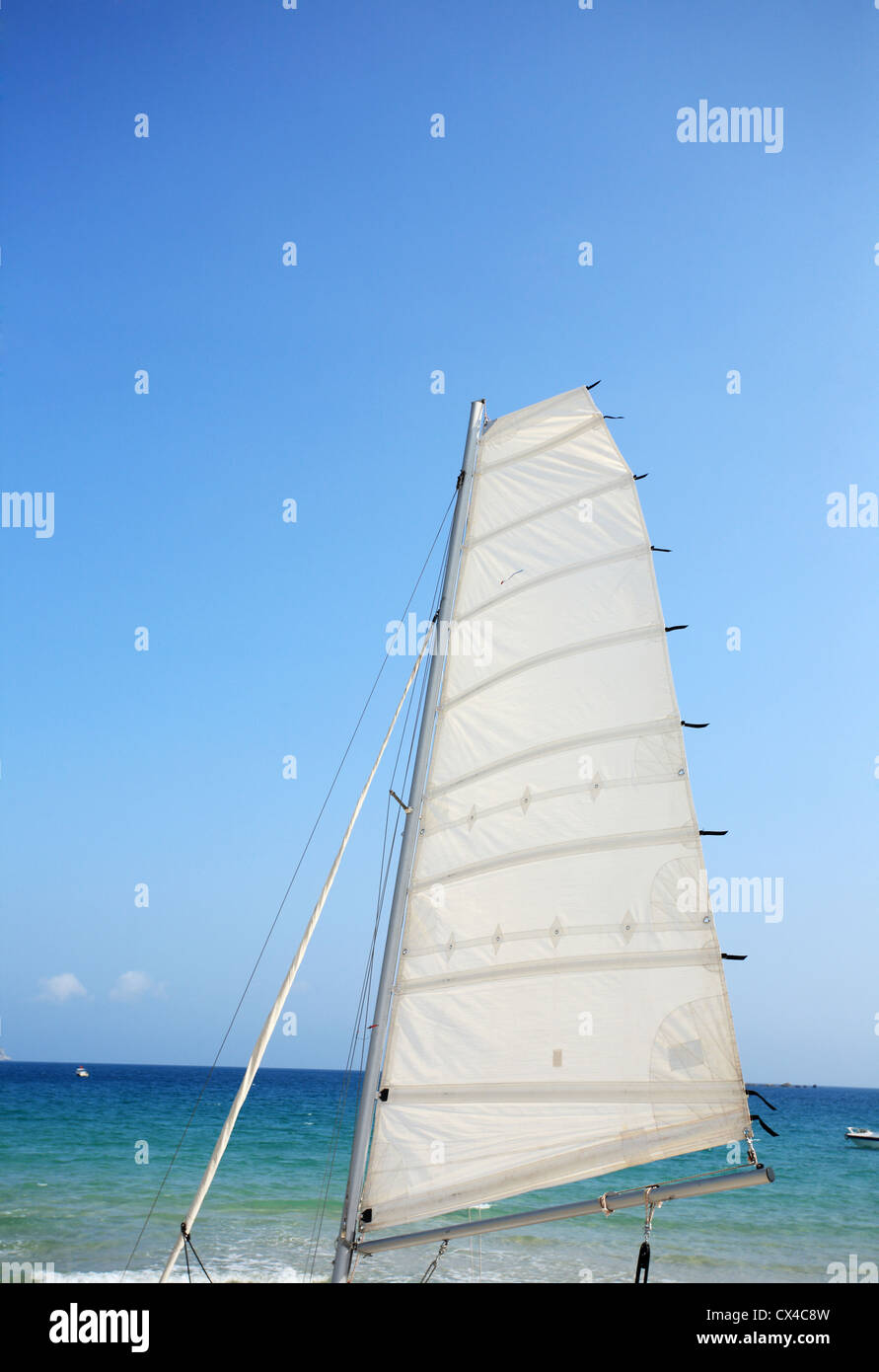 Sailboat at beach hi-res stock photography and images - Alamy
