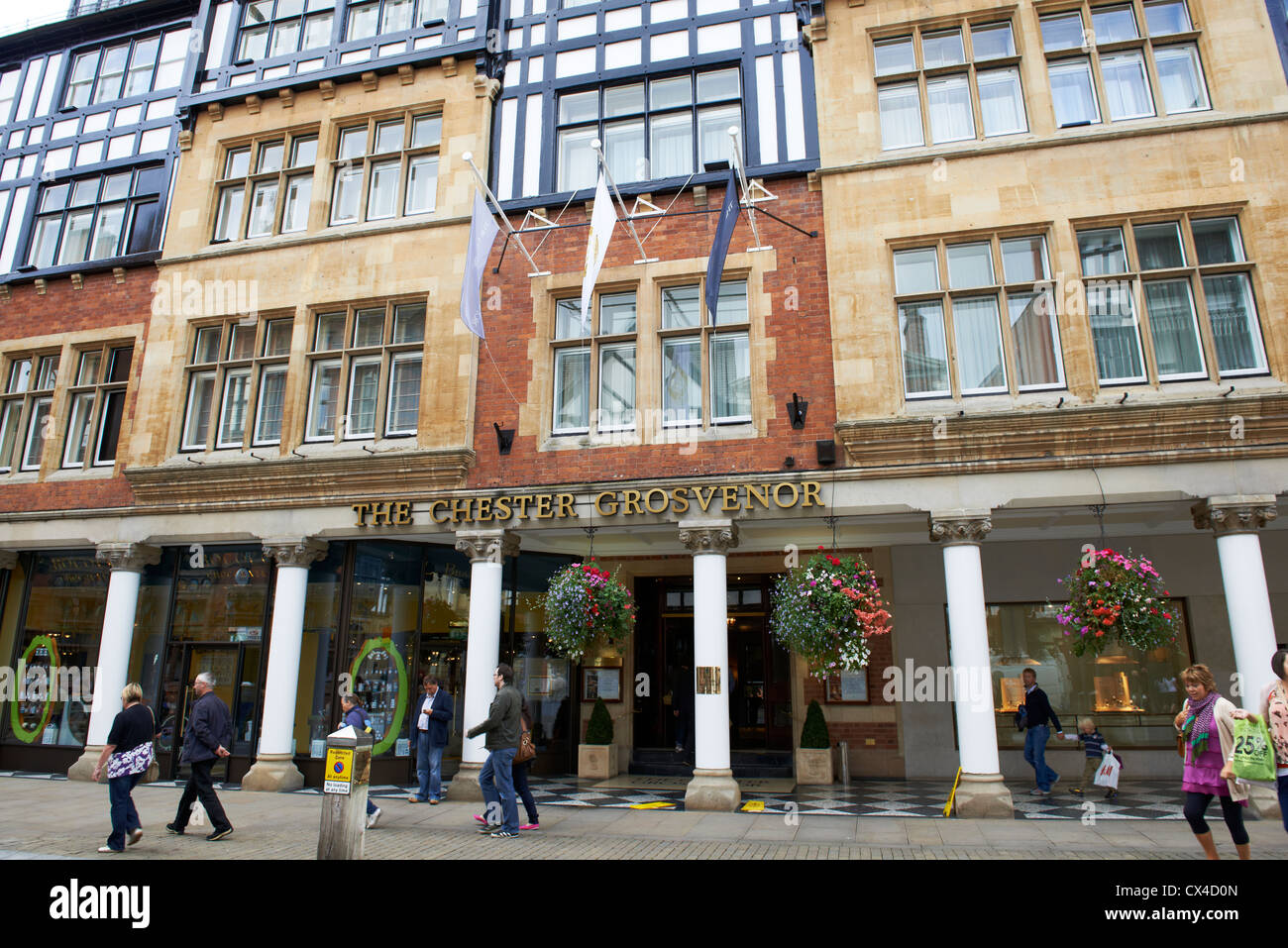 Chester grosvenor hotel foregate street hi-res stock photography and ...