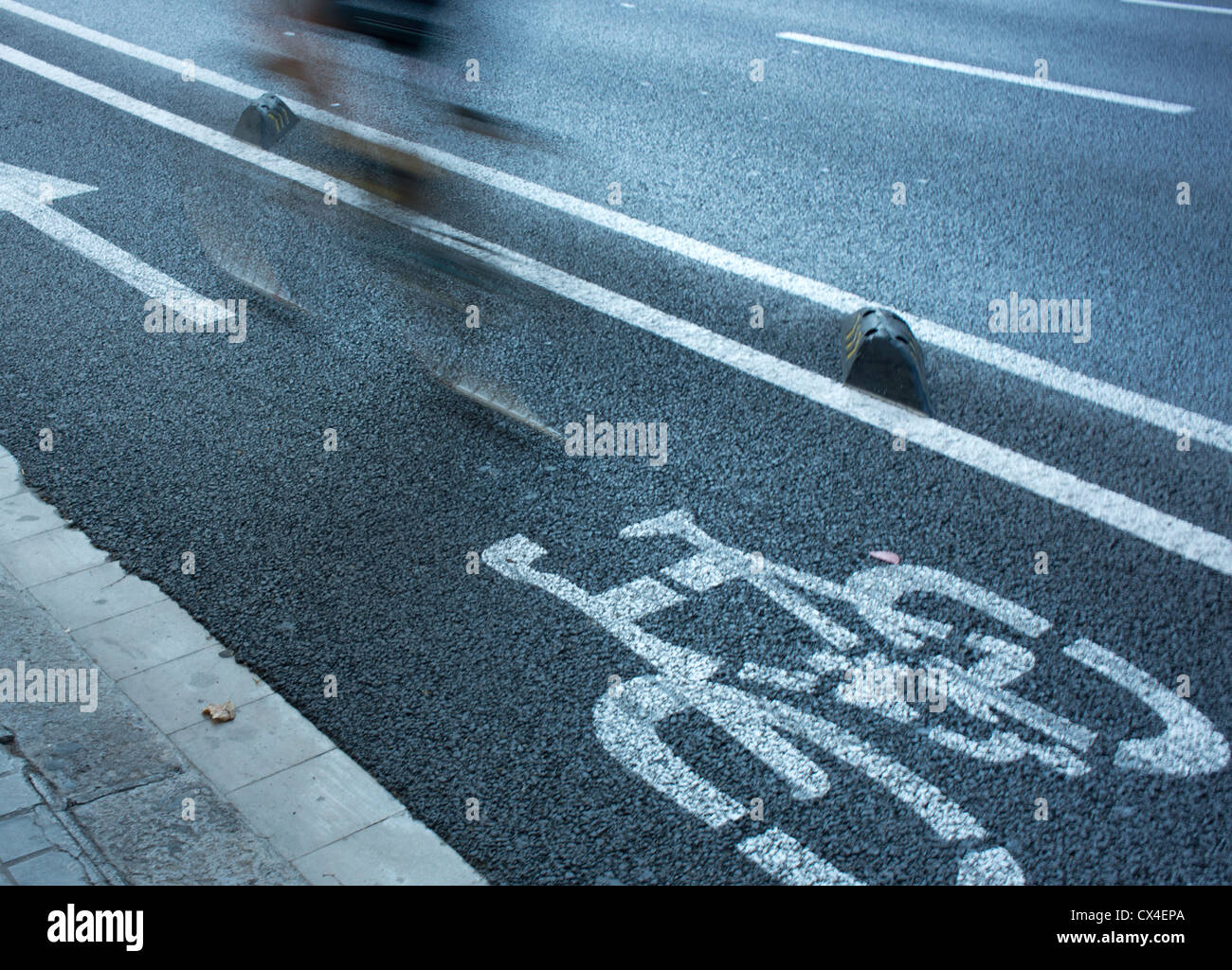 Urban cycle lane hi-res stock photography and images - Alamy