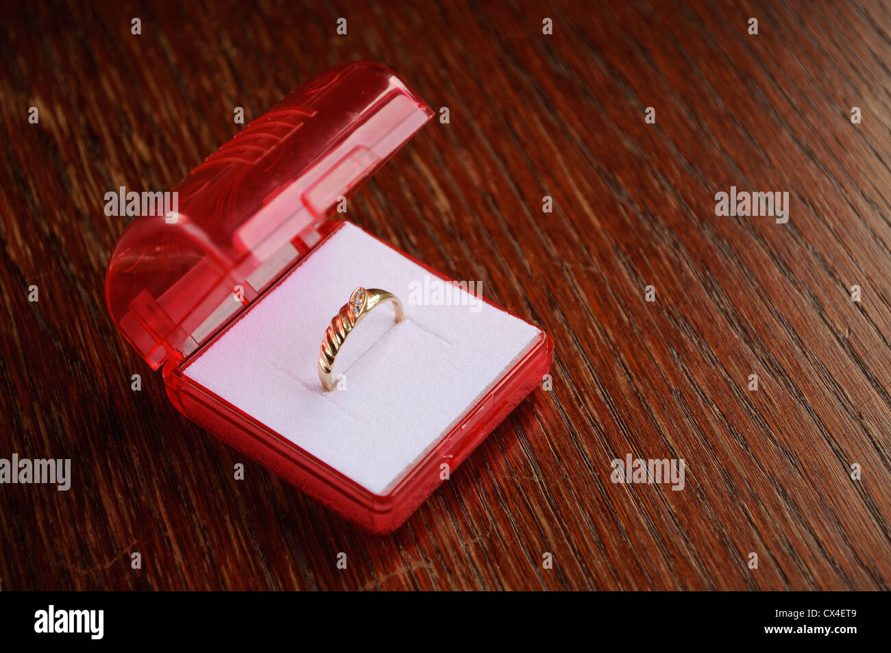 Engagement golden ring hi-res stock photography and images - Alamy